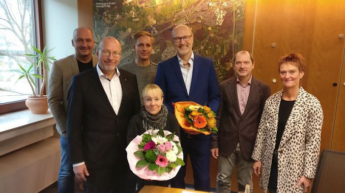 Bürgermeister ehrt Dienstjubilare Christina Pommerin (25) und Gisbert ...